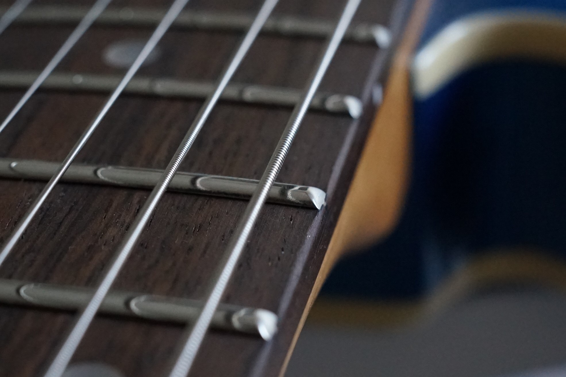 Gros-plan-sur-le-frettage-de-la-Harley-Benton-TE62-DB-1 - BLOG GUITAR ...